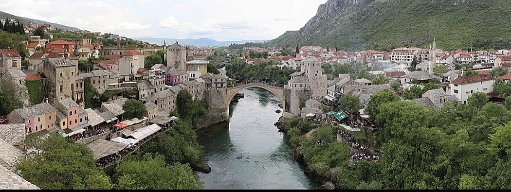 Pre 32 godine granatama HVO-a srušen Stari most u Mostaru – Simptom